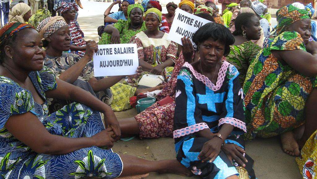 Les femmes de la plateforme syndicale se préparent pour la marche ...