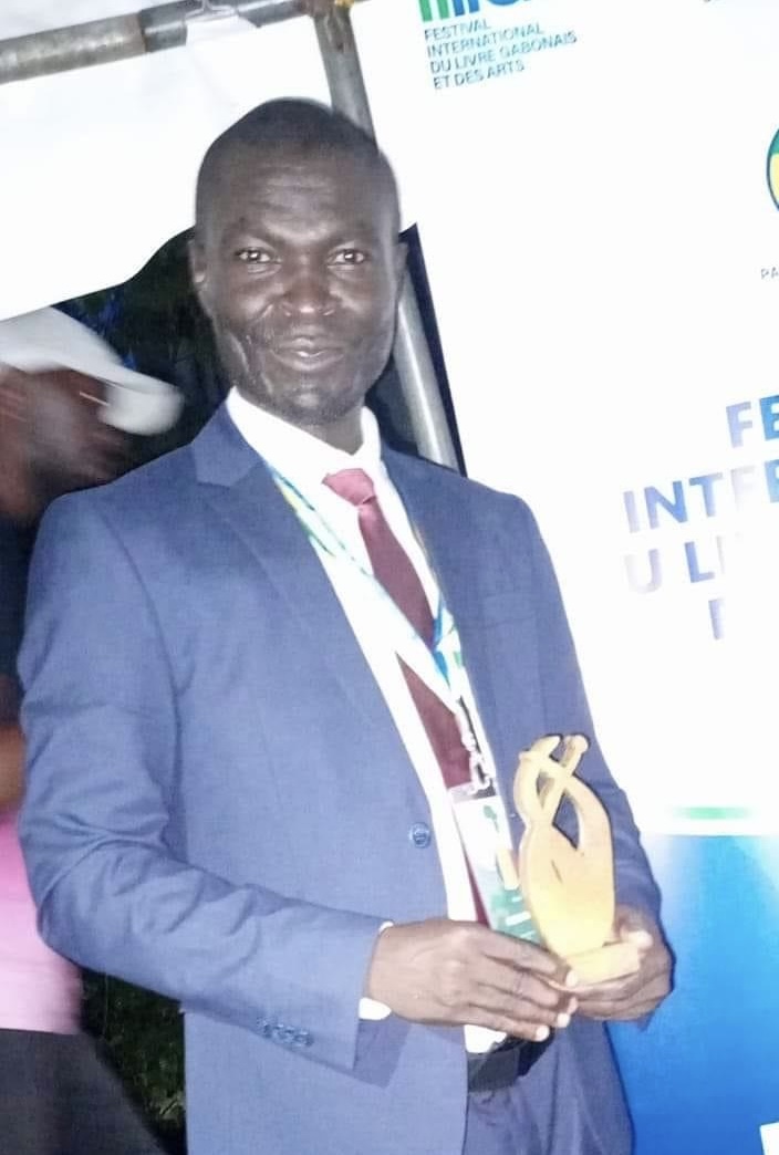 L’écrivain Sosthène Mbernodji reçoit le prix de l’Ambassadeur du Filiga ...